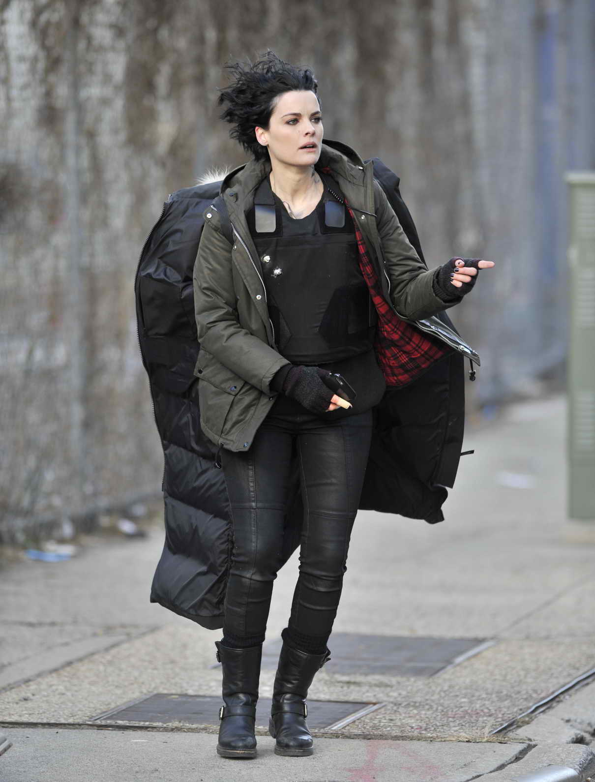 Jamie Alexander Filming in Brooklyn 01/18/2016 – LACELEBS.CO