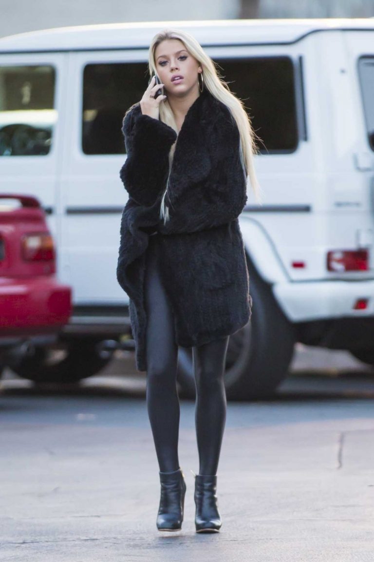 Kaylyn Slevin Was Seen Out in Calabasas 05/23/2018 – LACELEBS.CO