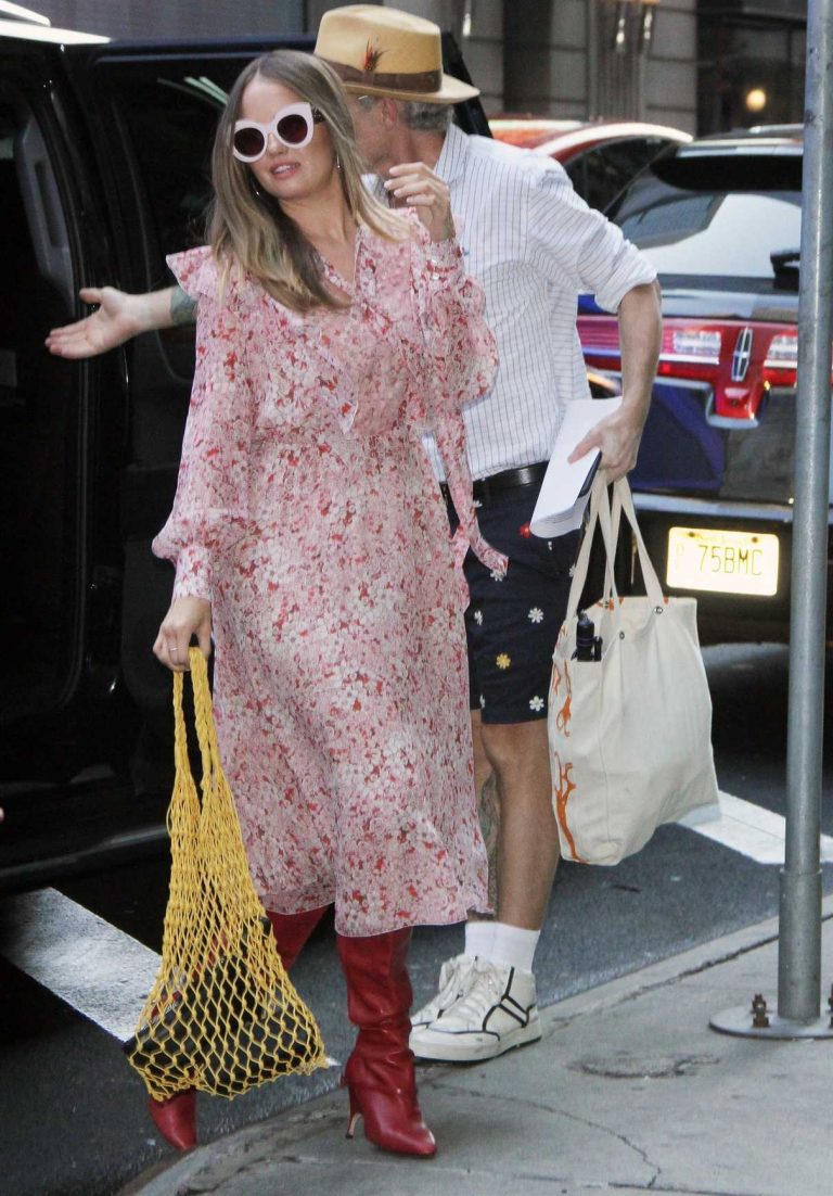 Debby Ryan in a Ling Summer Dress Arrives at Good Morning America Show ...