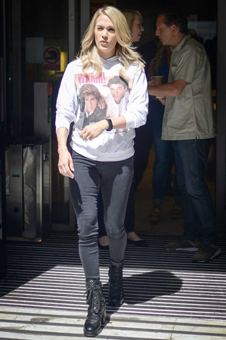 Carrie Underwood in a Black Jeans Arrives at BBC Radio 2 Studios in ...