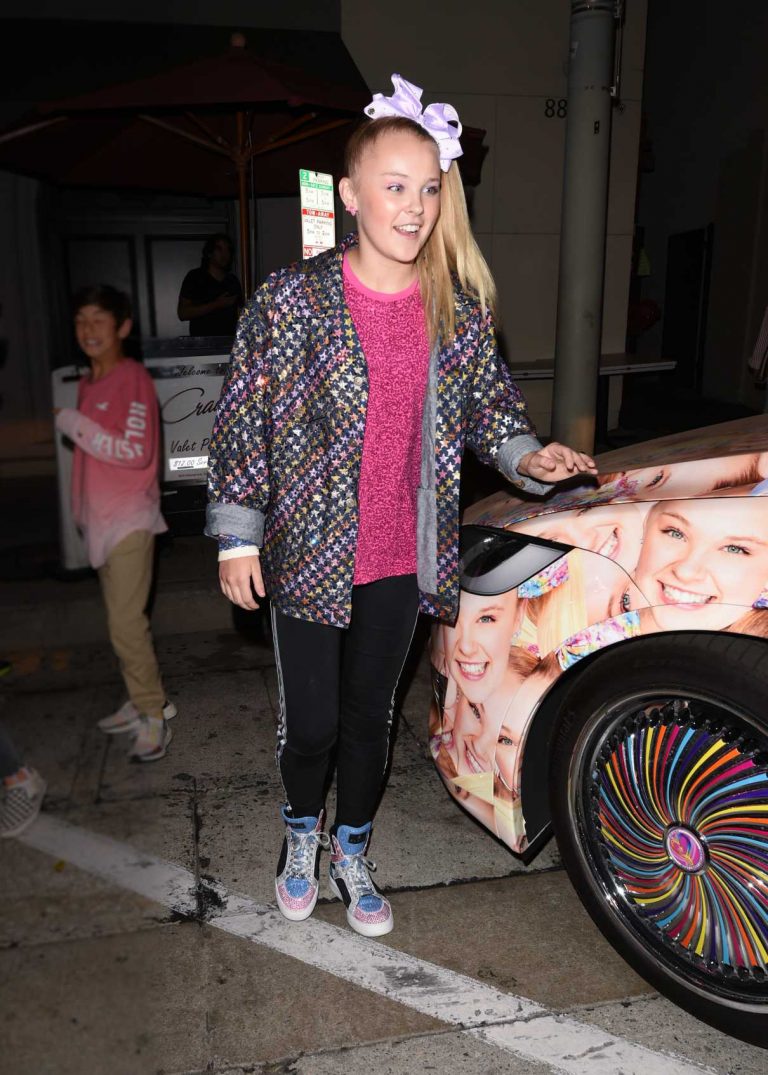 JoJo Siwa in a Black Track Pants Was Seen Out in Los Angeles 10/16/2019 ...