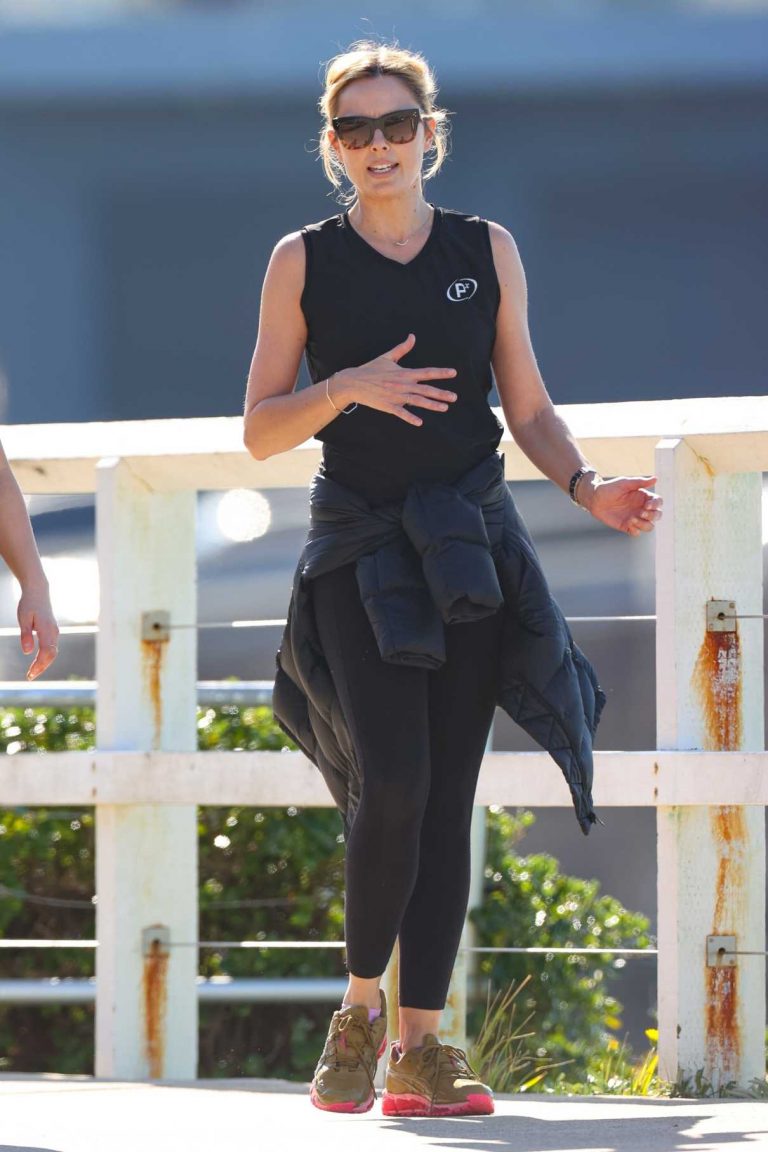 Allison Langdon in a Black Leggings Walks from Bondi to Bronte in ...
