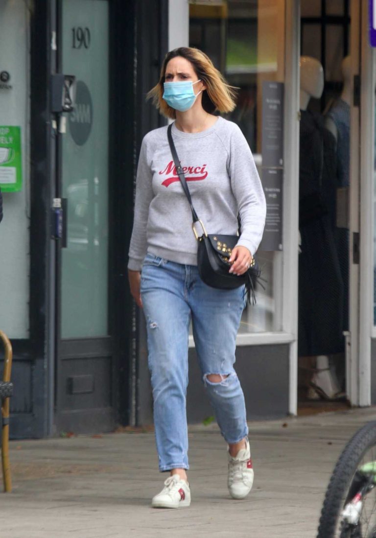 Alex Jones in a Grey Sweatshirt Was Seen Out in West London 08/25/2020 ...