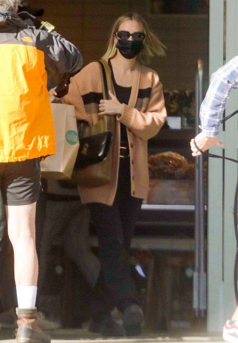 Lara Bingle – LACELEBS.CO