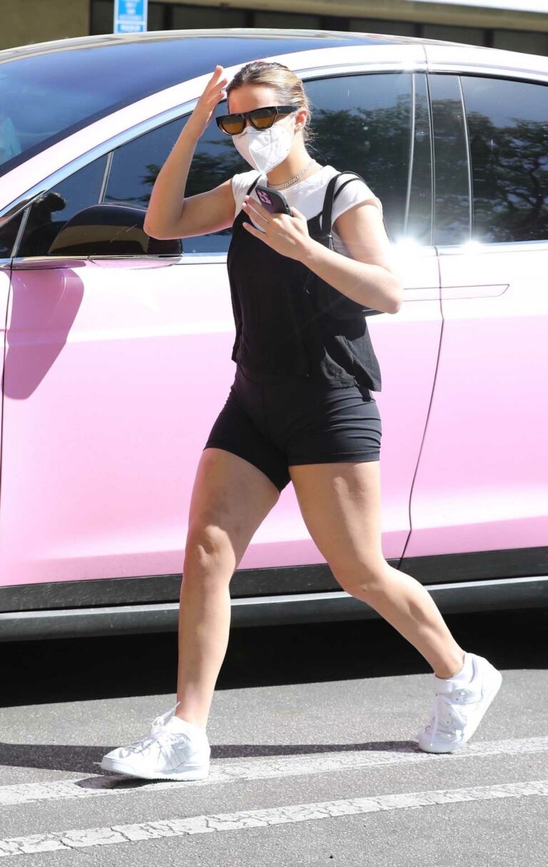 Addison Rae in a Black Spandex Shorts Arrives to the Gym in West ...