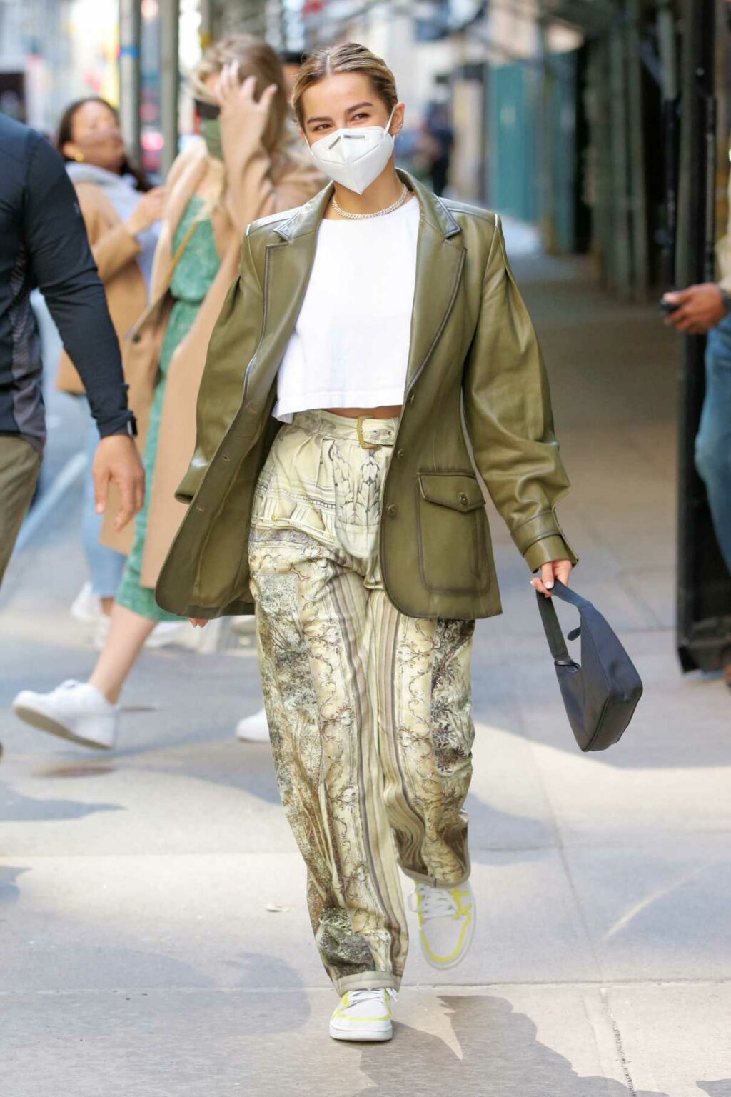 Addison Rae in an Olive Leather Blazer Leaves Her Hotel in NYC 03/27 ...