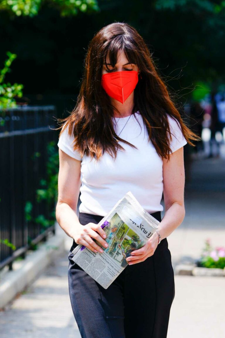 Anne Hathaway in a Red Protective Mask Was Seen Out in New York City 07 ...