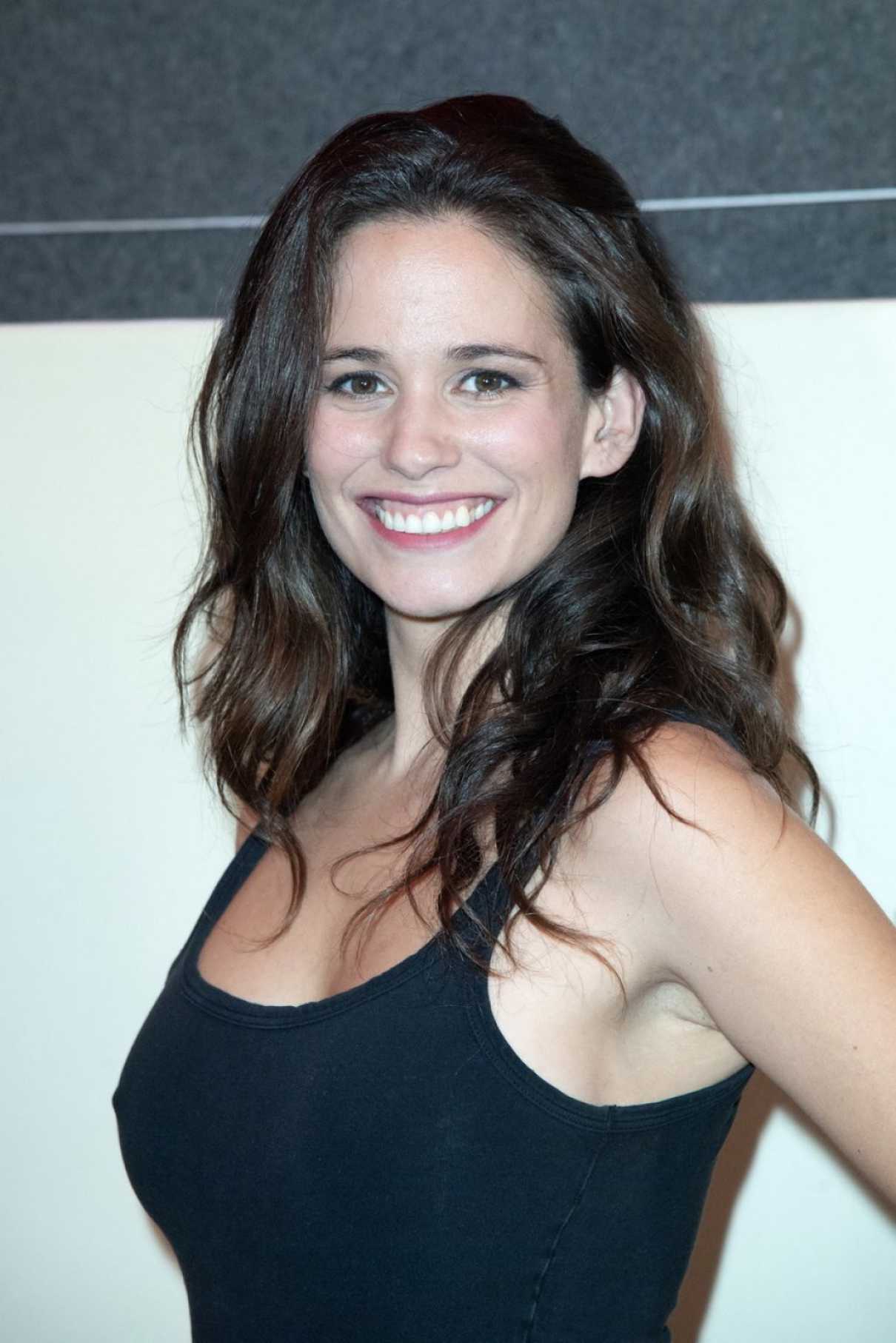 Lucie Lucas Attends The Marcher Sur Leau Premiere In Paris 11082021 4 Lacelebsco 