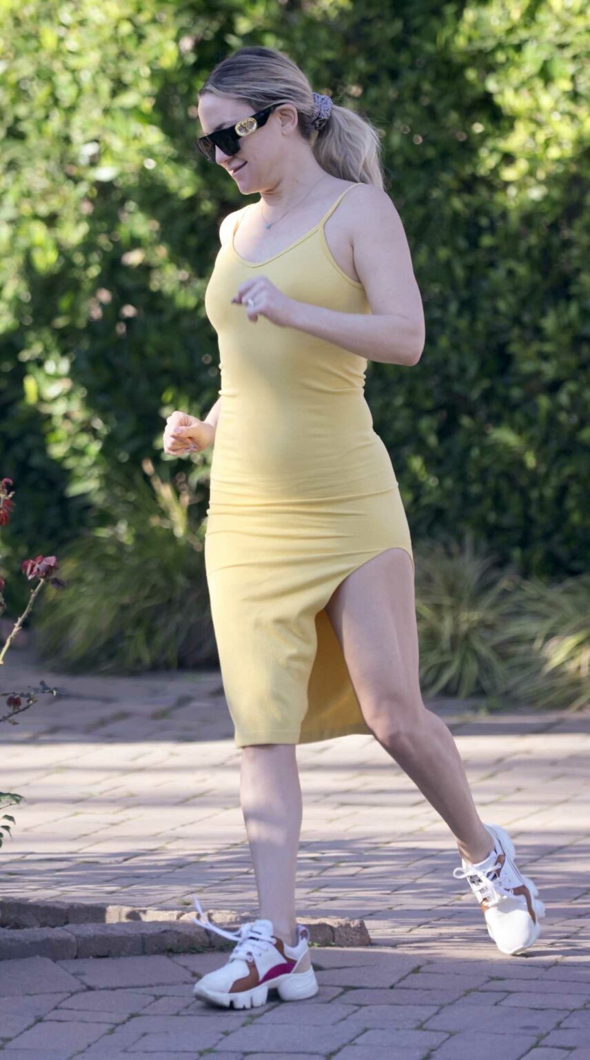 Kate Hudson in a Yellow Dress Was Seen Out in Los Angeles 03/11/2022 ...
