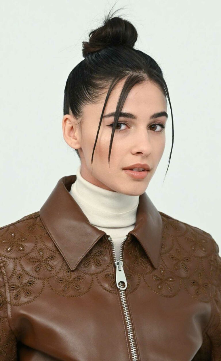 Naomi Scott Attends the Chloe Womenswear Fashion Show During 2023 Paris ...