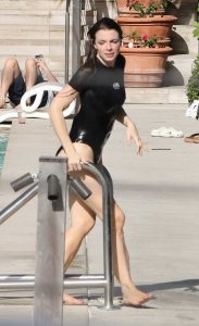 Julia Fox in a Black Swimsuit by the Pool in Miami 01/02/2024 – LACELEBS.CO